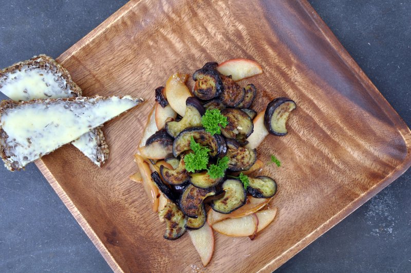 Vegetar Æble"flæsk" - Opskrift på Vegetar Æble"flæsk" - Maduniverset.dk