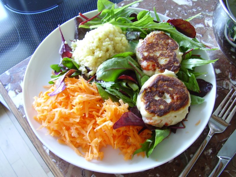 Fiskefrikadeller m. krebsehaler - Opskrift på Fiskefrikadeller m ...