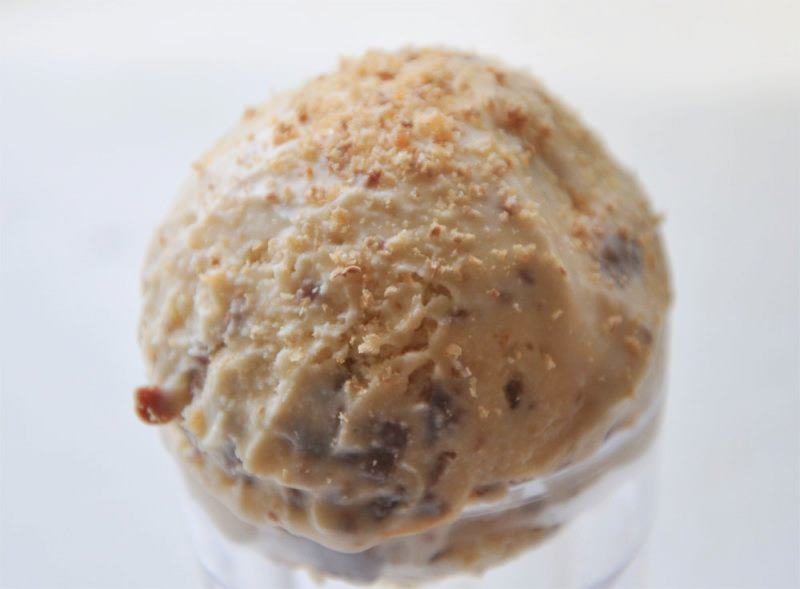 Daim is - Opskrift på Daim is - Maduniverset.dk