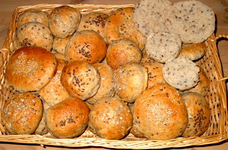 Grov go'e boller - Opskrift nem og lækker fra - Maduniverset.dk