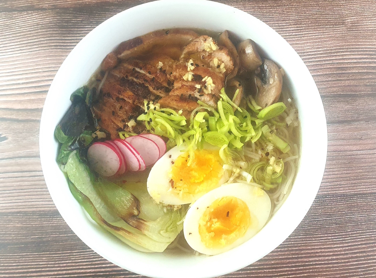 Ægte nem ramen nudler med kylling - Opskrift på Ægte nem ramen nudler ...