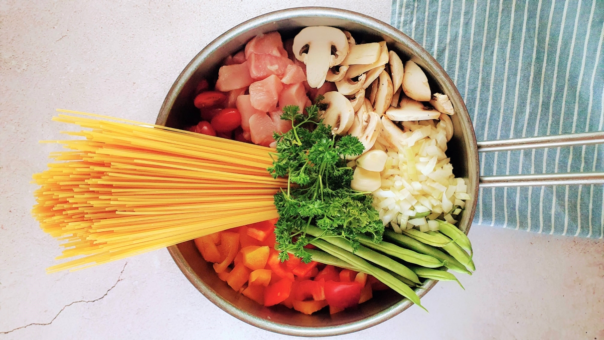 One pot pasta - Opskrift på One pot pasta - Maduniverset.dk